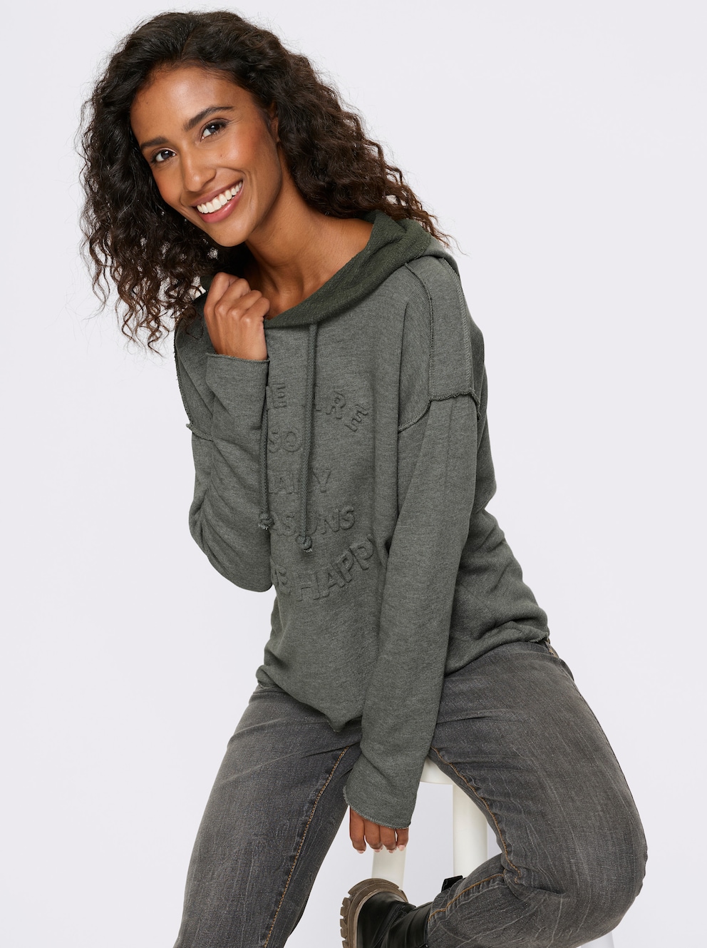 heine Sweatshirt mit 3-D-Lettering in khaki | heine