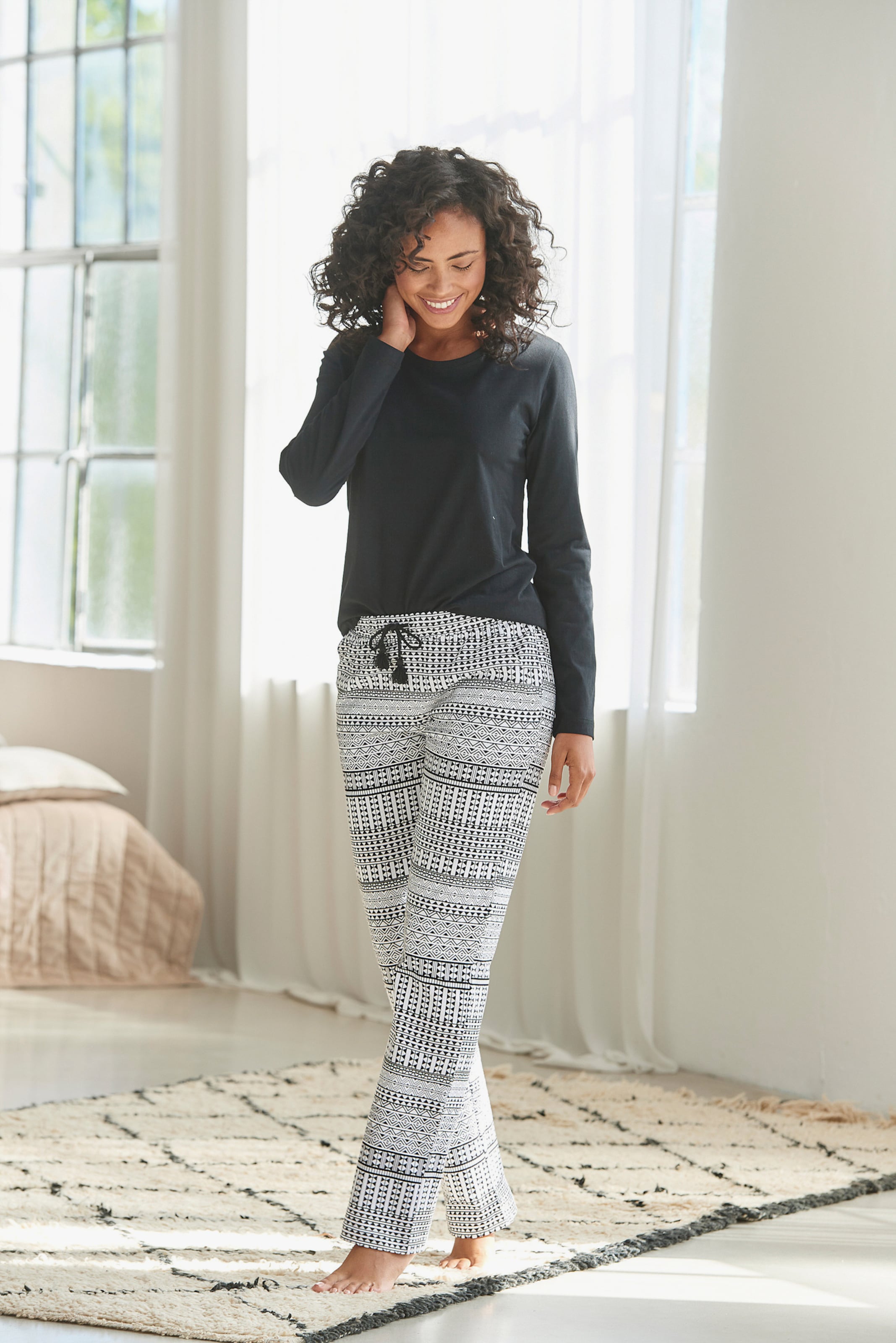 Vivance Dreams Pyjama in schwarz-gemustert | heine