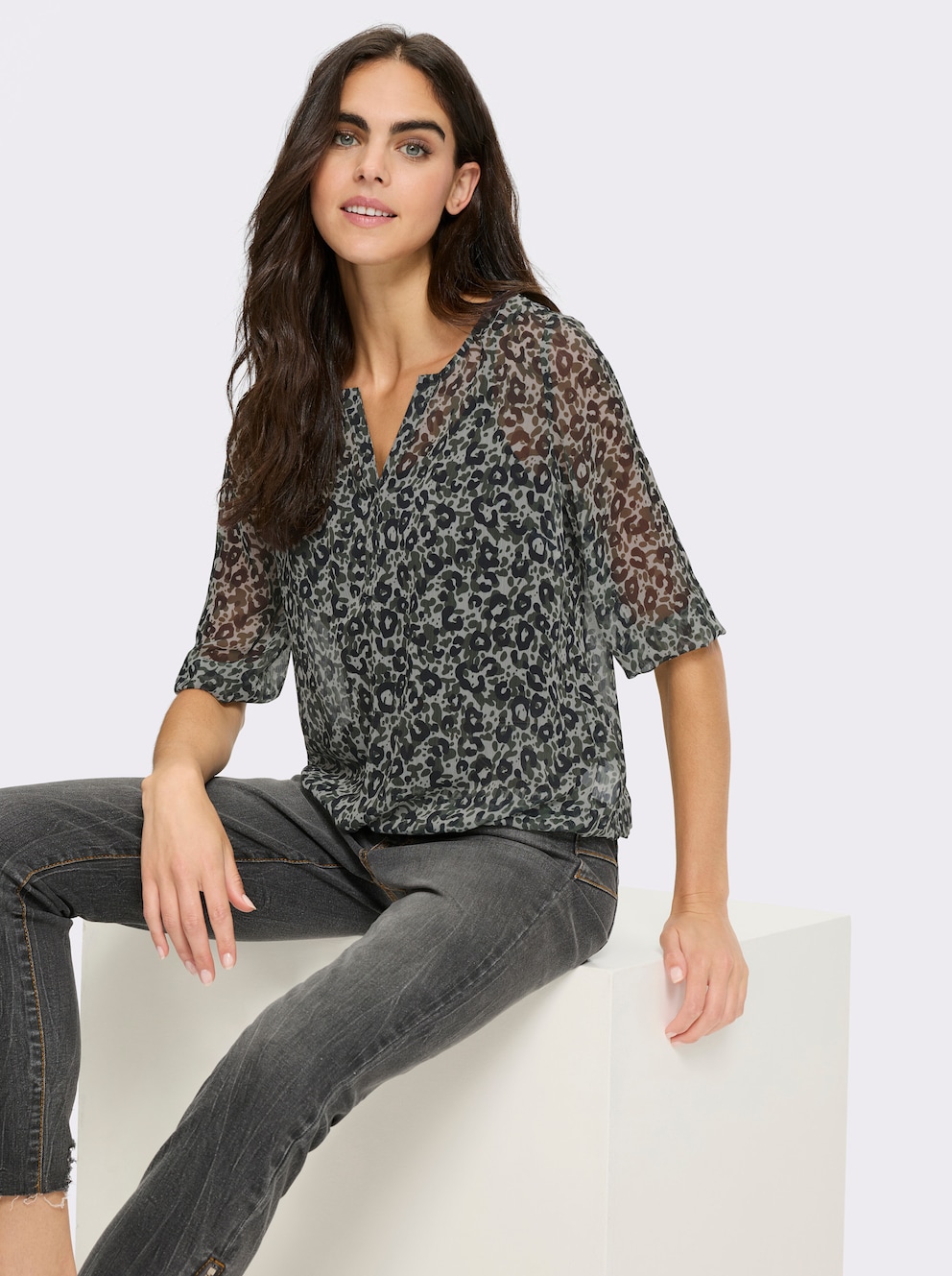 heine Druckbluse mit Unterziehtop in khaki-schwarz-bedruckt | heine