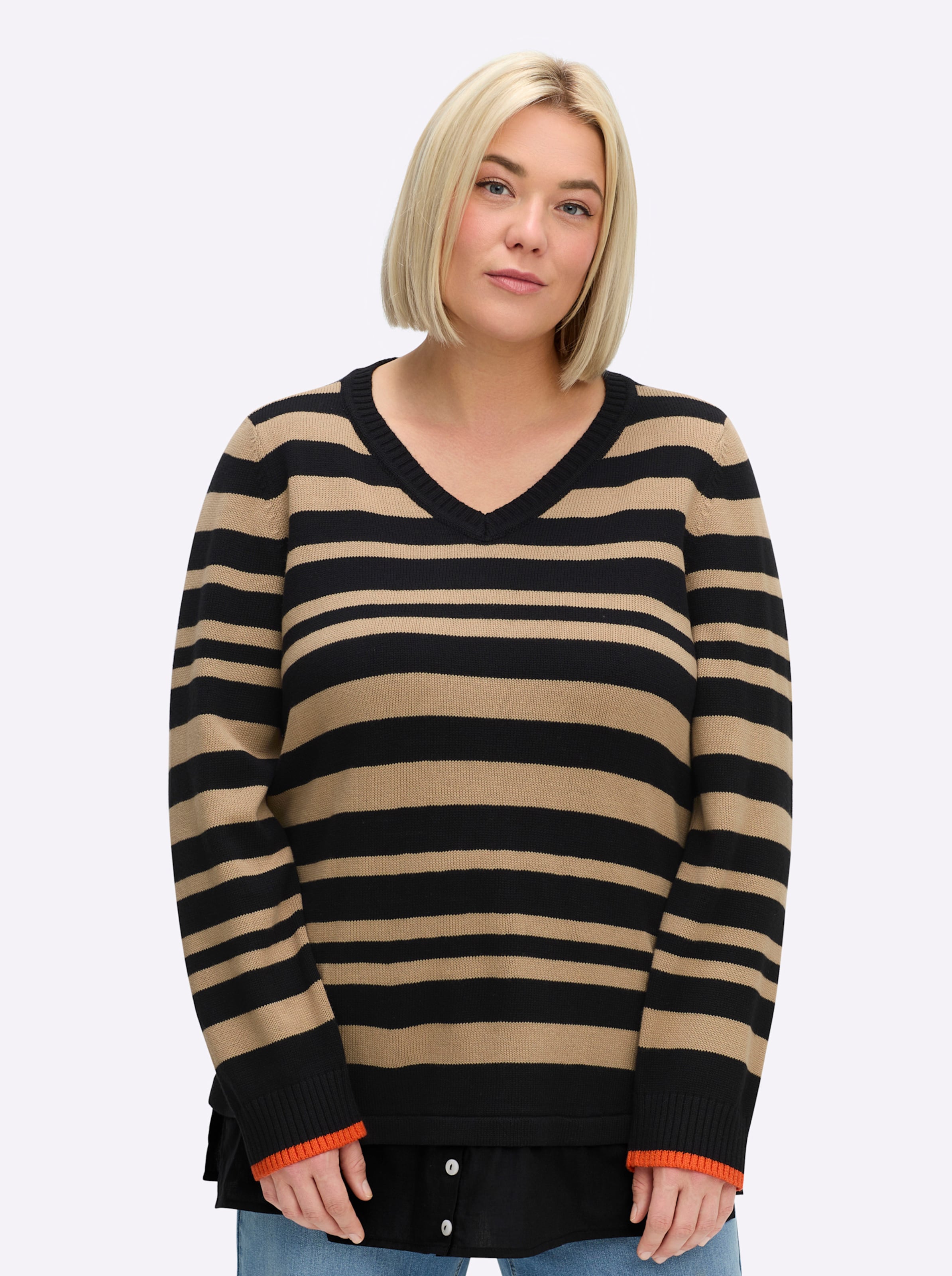 sheego V-Ausschnitt-Pullover mit Bluseneinsatz am Saum in schwarz-beige ...