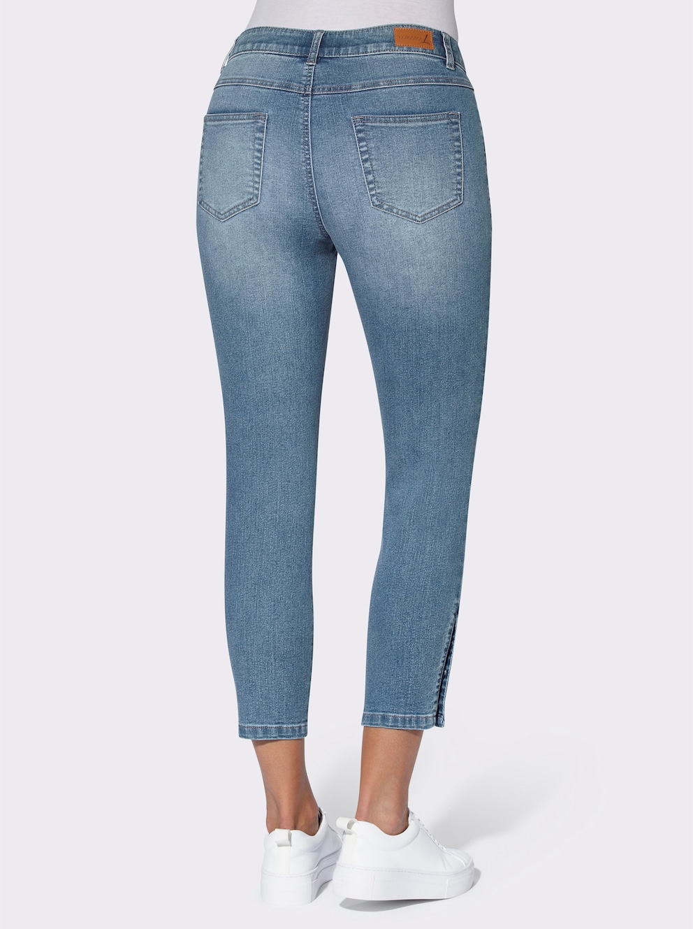 Jeans Mit Schlitz An Der Seite