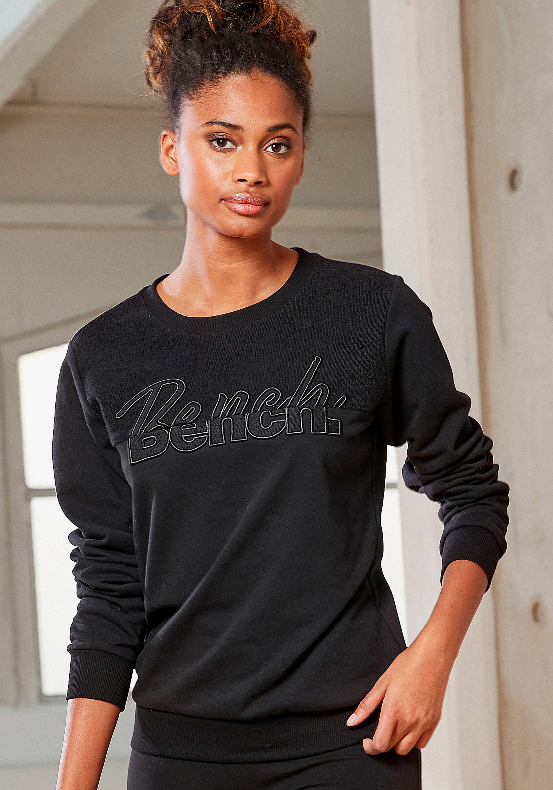 Bench. Sweatshirt in schwarz | heine