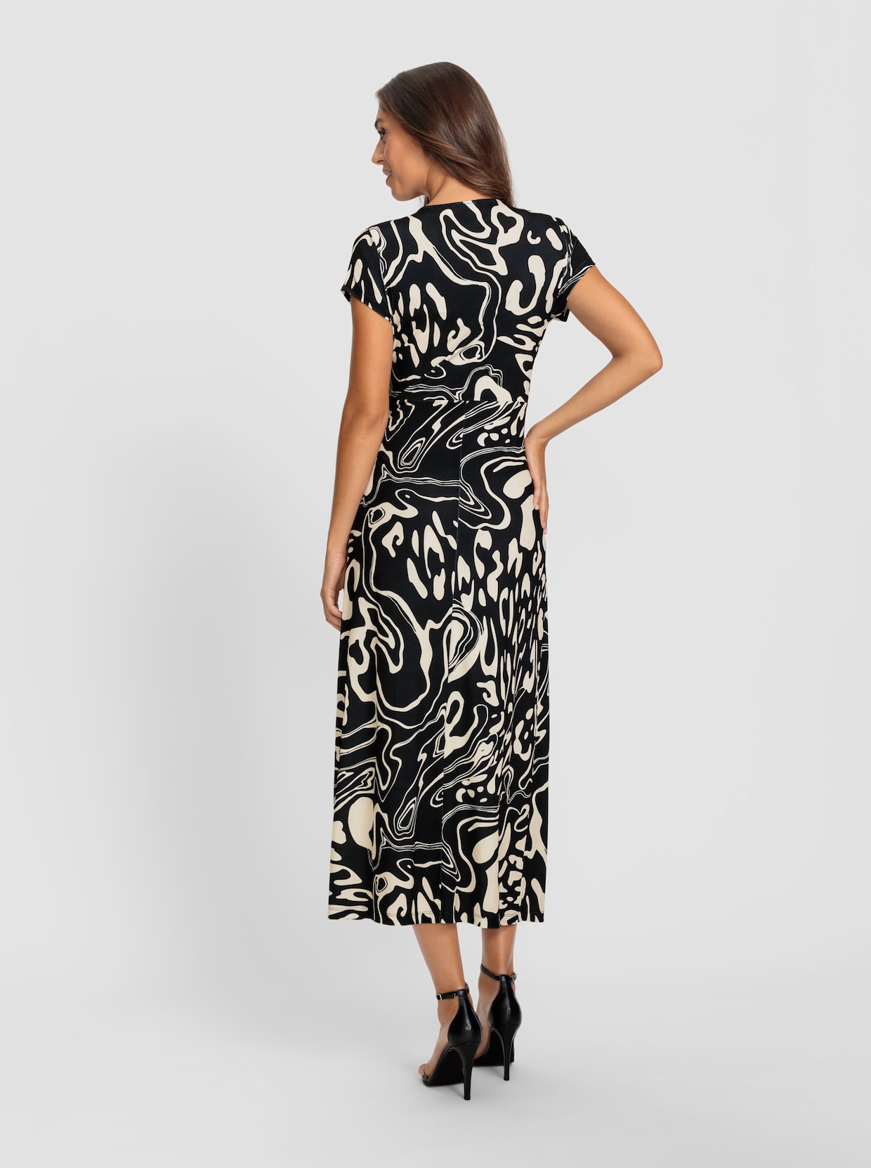 heine Jersey-Kleid in schwarz-champagner-bedruckt | heine