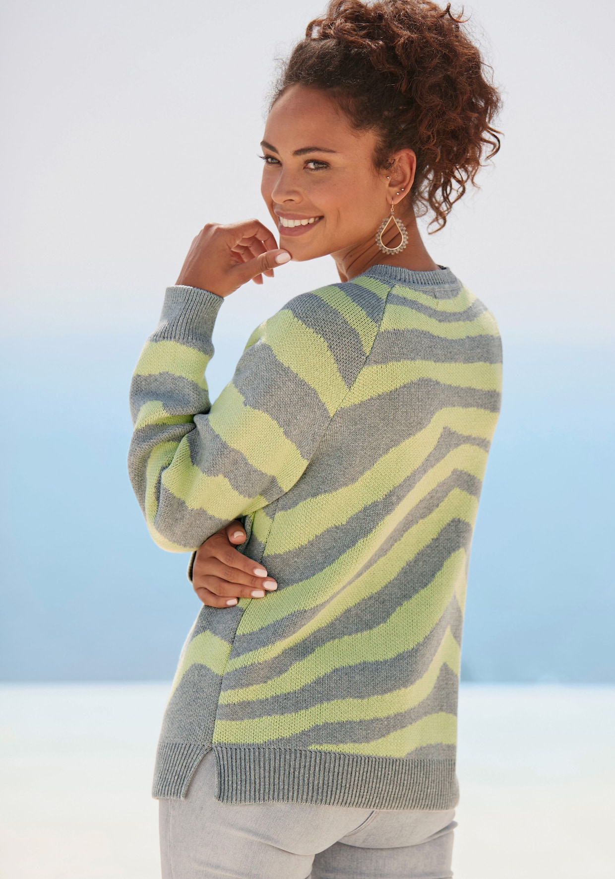 LASCANA Strickpullover in grau-limone | heine