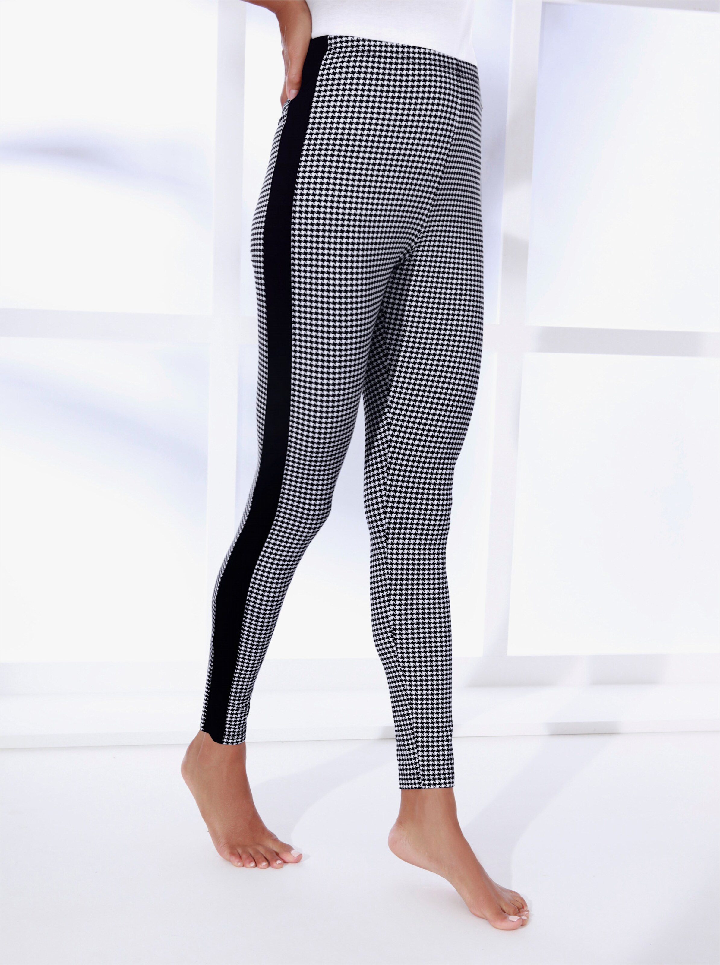 Creation L Premium Modal-Leggings in schwarz-weiss-bedruckt | WITT WEIDEN