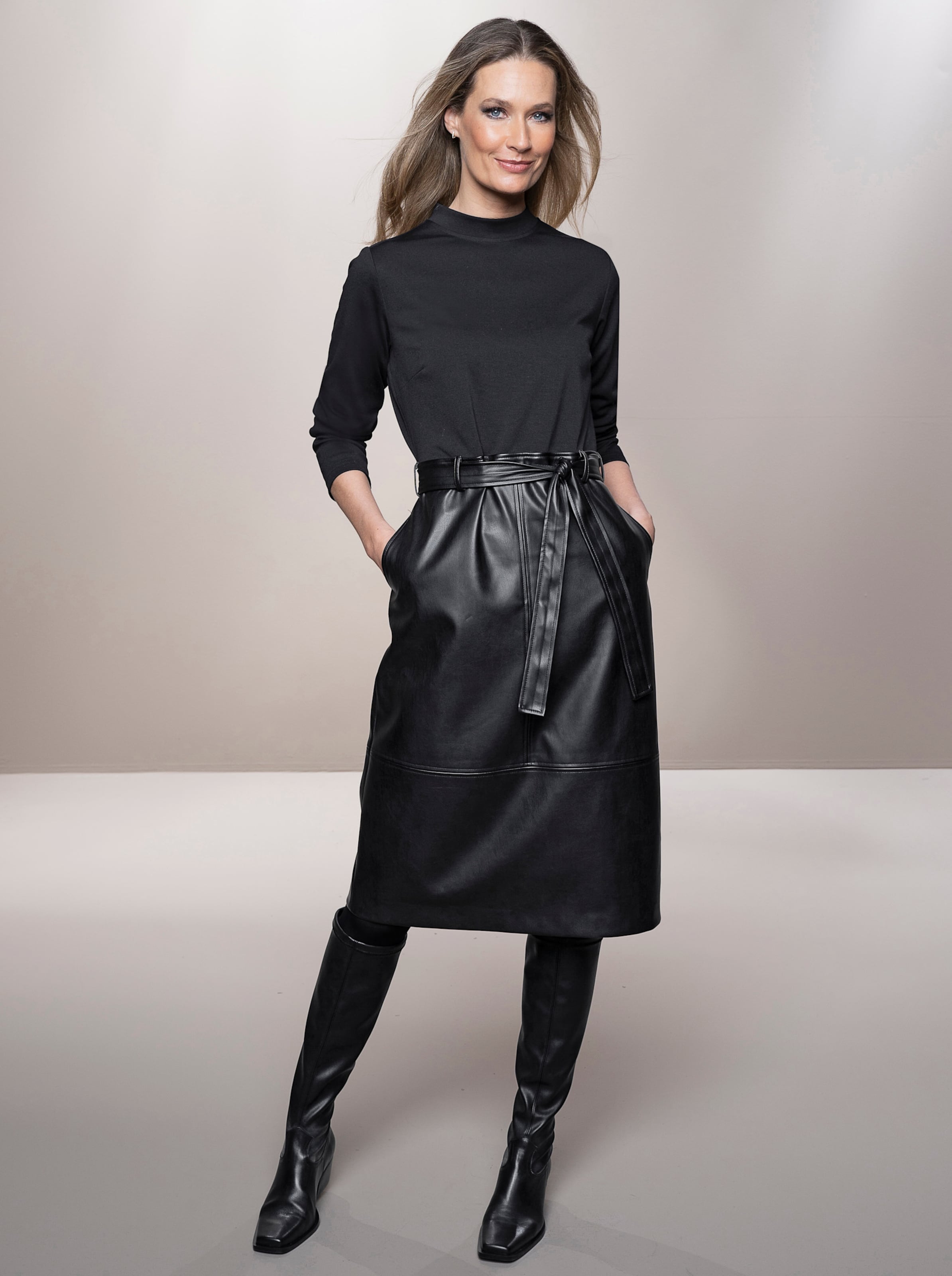 heine A-Linien-Kleid in schwarz | heine